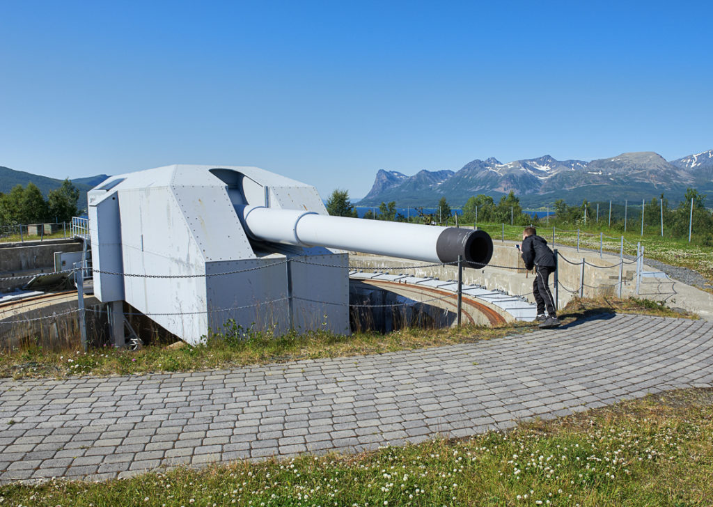 Vandring på Trondenes går gjennom hele historien - Visit Nord-Norge