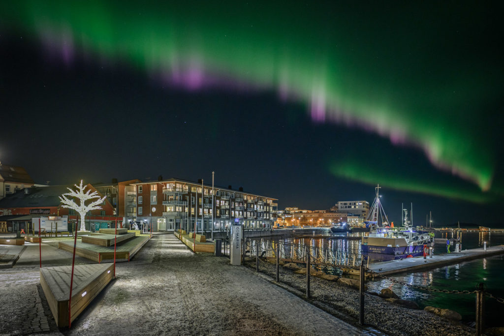 Come to Harstad for relaxed Northern Lights hunting - Visit Northern Norway